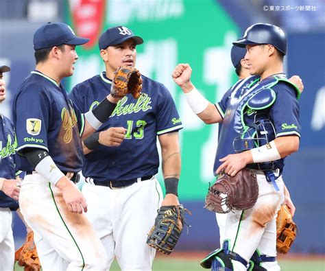 東スポ 写真部 On Twitter 【プロ野球】 2022年8月30日 巨人×ヤクルト 中村悠平 村上宗隆 ヤクルトスワローズ