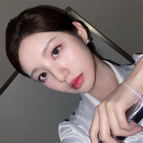 데이데이 헤어메이크업 소인 데일리메이크업 프로필메이크업 아이돌메이크업 제품제공 Ipknofficial⠀ 입큰 플랩 원 치크 팔레트 🎀⠀ ⠀ 팔레트 하나로 끝낼 수