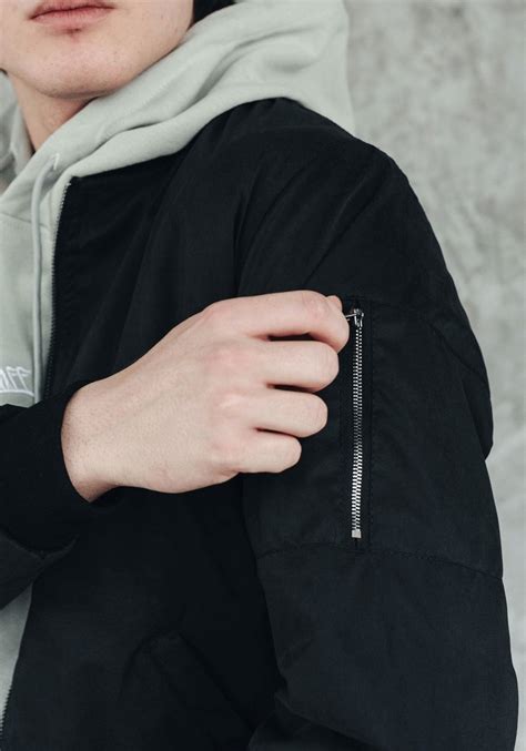 Куртка мужская черная от Staff Цена фото описание — Ua