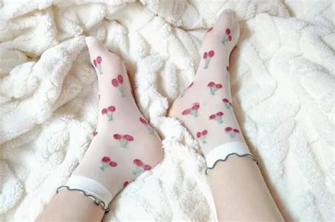 女生睡觉穿袜子只有女生才懂神秘体验你晓得吗 哔哩哔哩