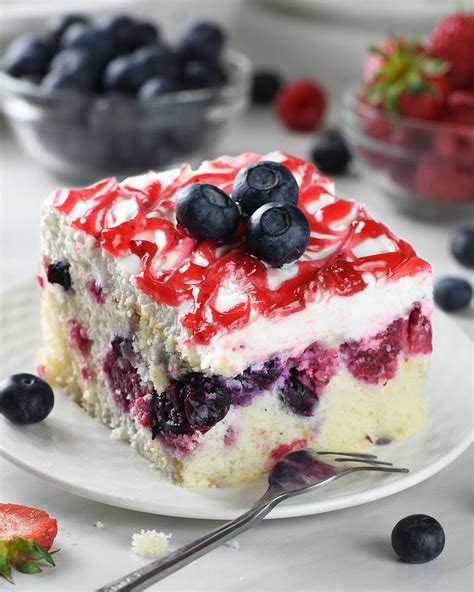 Simple Summer Season Berry Sheet Cake With Cream Cheese Frosting