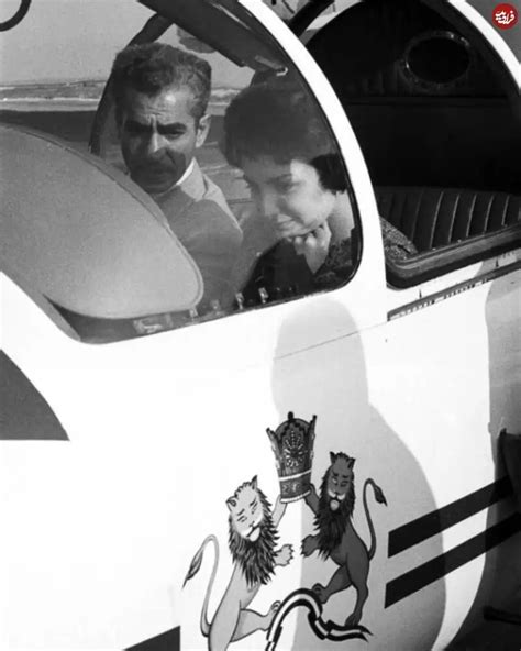 عکس نادیده از محمدرضا شاه و دخترش شهناز در هواپیمای شخصی‌شان