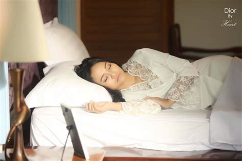 အိပ်ပျော်နေတဲ့ ဖြူဖြူကျော်သိန်းရဲ့ နှဖူးလေးကို အနမ်းဖွဖွလေး ခြွေလိုက်တဲ့ ကျော်ထက်အောင်ရဲ့ ရိုက်က