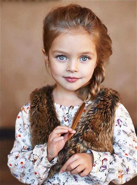 تعبیر خواب دختر بچه زیبا در بغل داشتن برای دختر مجرد و زن متاهل