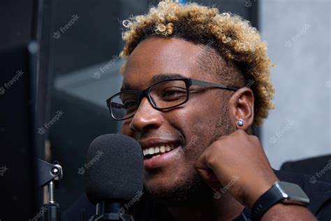 Premium Photo Close Up Of The Talking Head Of A Black Guy With A