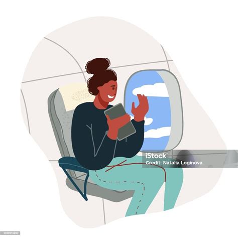 승객은 비행기로 여행합니다 비행기 객실의 장면입니다 한 흑인 여성이 손에 전화기를 들고 기뻐하며 창밖을 내다본다 평면 벡터 그림입니다 Brand Name Smart