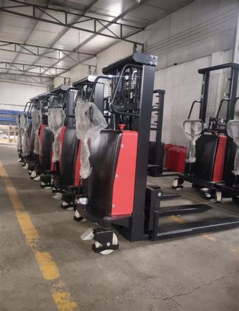 Semi Electric Stacker HERO LIFTING