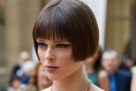 Модное каре с челкой 51 фото