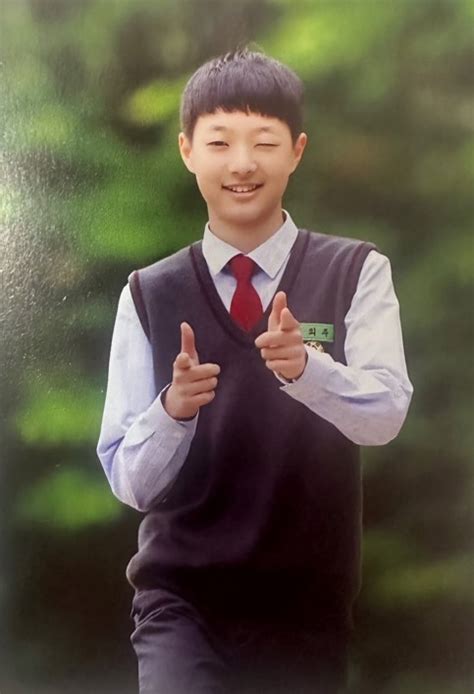 邊阿州的學生時代tmi 我不會像普通男高那樣吵鬧和跑來跑去我都乖乖的 邊阿州曰 阿州為了劍擊轉學來的 有不少人聚集圍觀 有一段