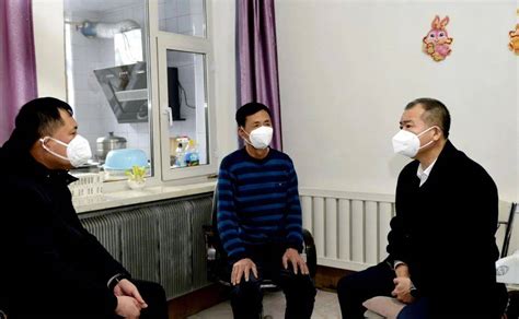 市委副书记、市长高山走访慰问老党员和低保户生活市政府老人