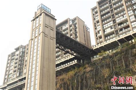 重庆再现魔幻建筑房屋依山而建并安装崖壁电梯 你知道为什么重庆被称为8D魔幻城市吗 知乎