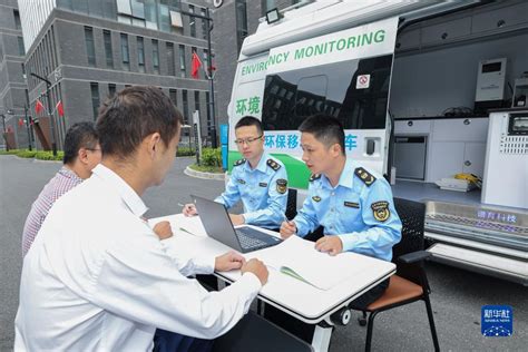杭州临安：把“窗口”搬到“门口” 移动审批车提升行政审批效率 新华网