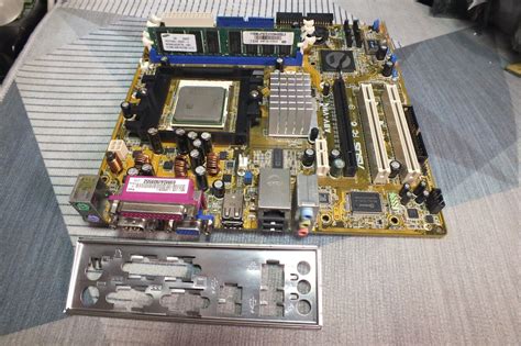 Used Asus A8v Vm Rev 2 01g Socket 939 Amd Motherboard Athlon 3000 Ram 512mb I O Ubb Threads