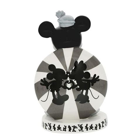 Minnie Mouse Heart Hands
