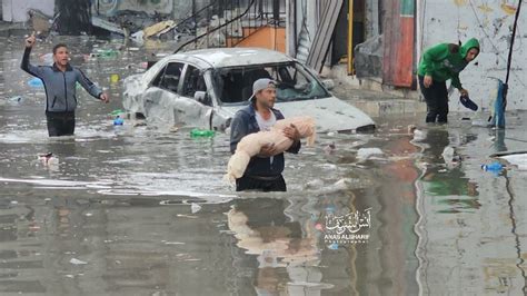 الشتاء يفاقم معاناة النازحين بغزة وتزايد تفشي الأمراض المعدية