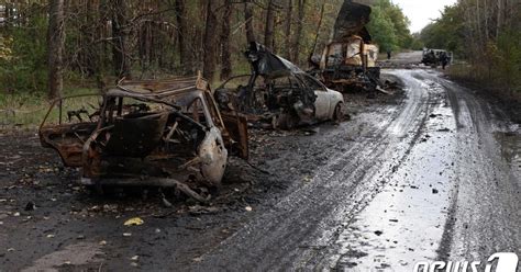 우크라군 되찾은 땅에 나뒹구는 러군 시신닷새째 안 치워