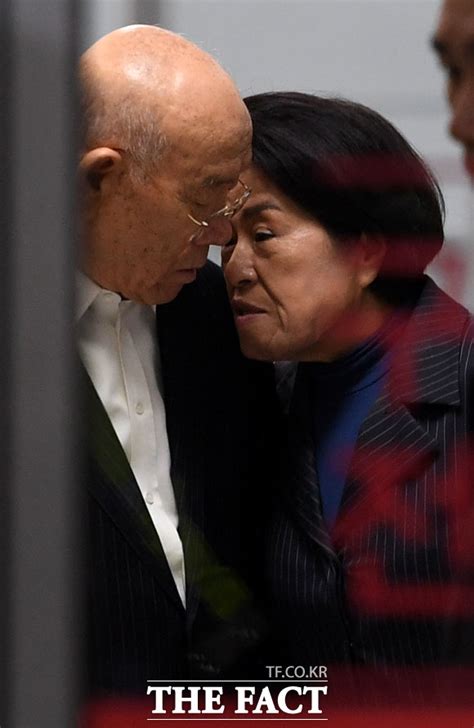 [tf포토] 전두환 이순자 씨와 병원 응급실 진료 포토 기사 더팩트