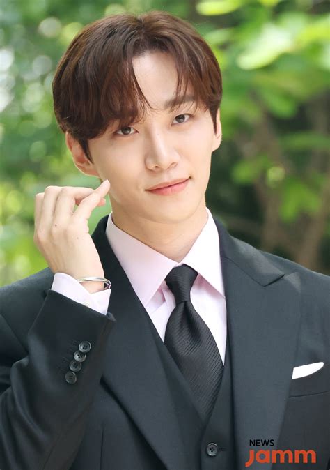 더쿠 준호 머리 염색했나