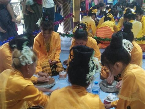 မင်းပြားမြို့၌ ရခိုင်ရိုးရာစဉ်လာမပျက် နံ့သာသွေးပြိုင်ပွဲကျင်းပ Information And Public