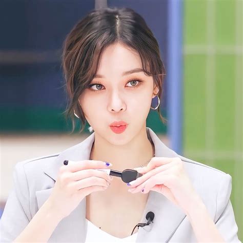 Aespa Winter Gaya Rambut Putri Selebritas Selebriti