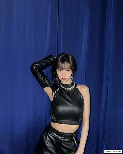 우주소녀 여름 가죽 민소매 겨드랑이