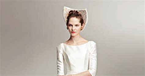 웨딩드레스 시작by이명순 고혹적인 자태와 도도한 오라로 시선을 사로잡다