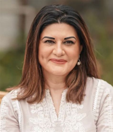 Abida Hamid Medium