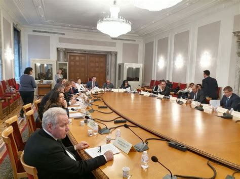 Комисията по бюджет и финанси одобри окончателно парите за НЗОК