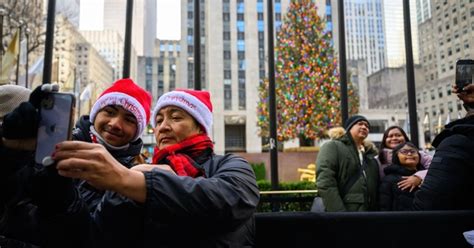 머라이어 캐리는 ‘올 아이 원트 포 크리스마스로 매년 얼마나 벌까