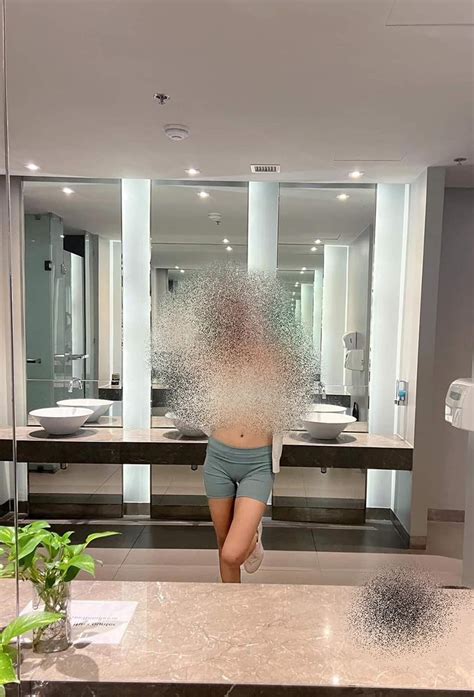 ภาพหลุด อดีตรองนายกรัฐมนตรี แชะภาพกับครอบครัวฝ่ายหญิง ชาวเน็ตเปิดวาร์ปสนั่น