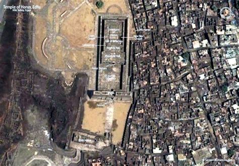 Templo De Edfu Computadora De Edfu Pasajeros En Tránsito City