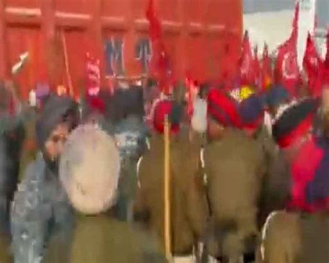 Labourers Protest Outside Punjab Cms Residence In Sangrur Claim