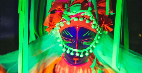 Colours Hoxton Host Neon Naked Life Drawing Shoreditch London Classes Reviews Designmynight