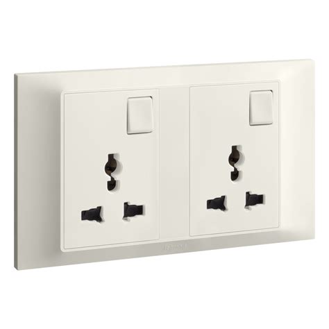 Belanko S 2 Gang Multistandard Switched Socket Outlet Ivory 617869 Belanko S 2 Gang Multistandard Switched Socket Outlet Ivory 617869