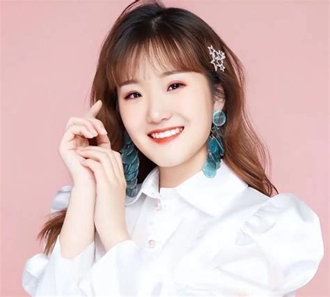 染粉发被网暴女孩自杀 曾逆袭上名校人们该如何应对网络暴力 财经头条