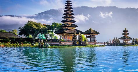 인도네시아 발리에 있는 푸라 울룬 다누 브라탄 사원 사진 Unsplash의 발리 섬 이미지