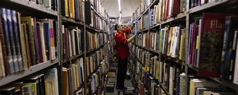 Sebo Do Messias Tem Milhões De Livros E Operação De Guerra 31012025 Ilustrada Folha