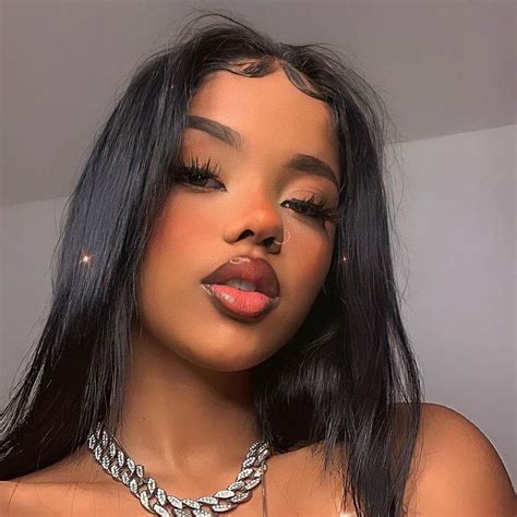 A Cada Passo Romance Sáfico Straight Hairstyles Cute Makeup Looks