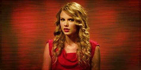 Taylor Swift Farts During Interview