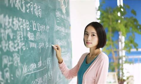 教师行业已过度饱和 4门学科缺口依然很大 目前考试难度小 学科 教师 老师 新浪新闻