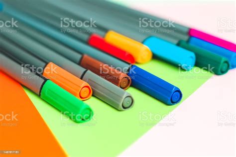 예술가와 창의성을 위한 여러 가지 빛깔의 문구 그리기 라이너 0명에 대한 스톡 사진 및 기타 이미지 0명 개체 그룹 공부 Istock