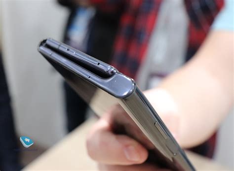 Mobile-review.com Первый взгляд на Huawei Mate X