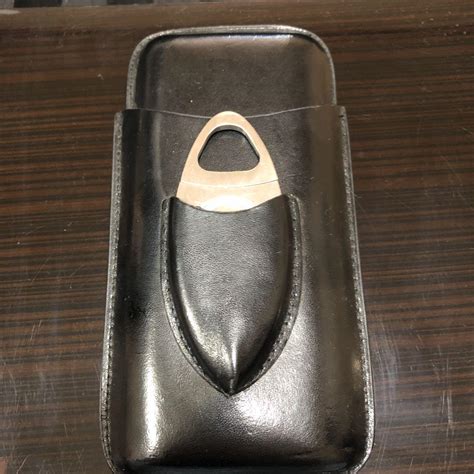 シガーカッターと葉巻ケース メルカリ