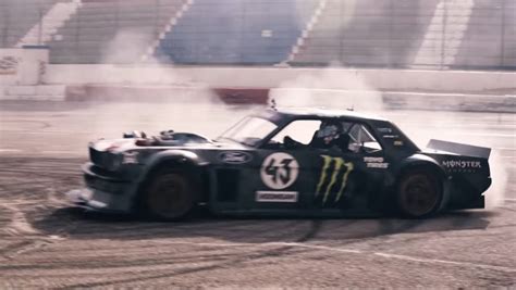 Hoonicorn V Races To The Clouds CarSifu