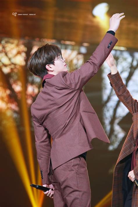 𝑺𝒕𝒂𝒓𝒓𝒚 𝑴𝒐𝒎𝒆𝒏𝒕⁶ On X 연예인 자세 한국어