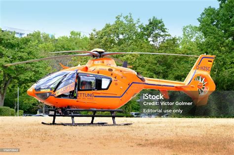 현대 레드 구급대 구급차 응급 항공기 독일 헬기 착륙장 의료 헬리콥터 항공 의료 서비스 신속 대응 차량 기내 집중 치료