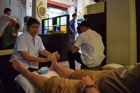 Photo Of Wat Pho Thai Traditional Massage School Massage Schools Massage Face Cradle Massage