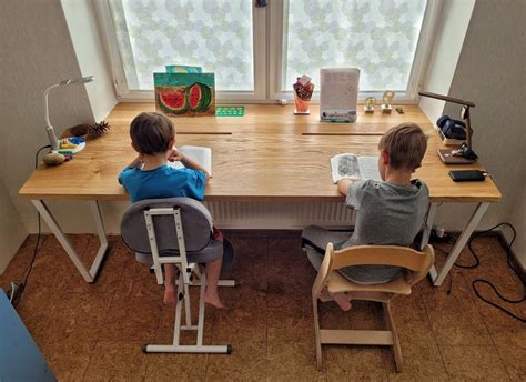 Стол подоконник рабочее место у окна