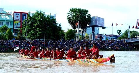 រដ្ឋបាលខេត្តបាត់ដំបង រៀបចំប្រណាំងទូក បណ្ដែតប្រទីប នាថ្ងៃចេញព្រះវស្សា ក្រសួងព័ត៌មាន