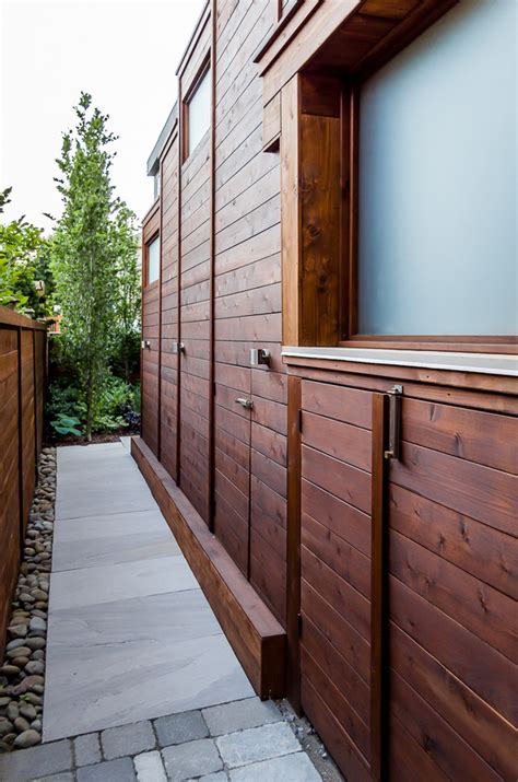 Access To Under Deck And Under Stairs Storage Contemporain Terrasse Et Patio Toronto Par